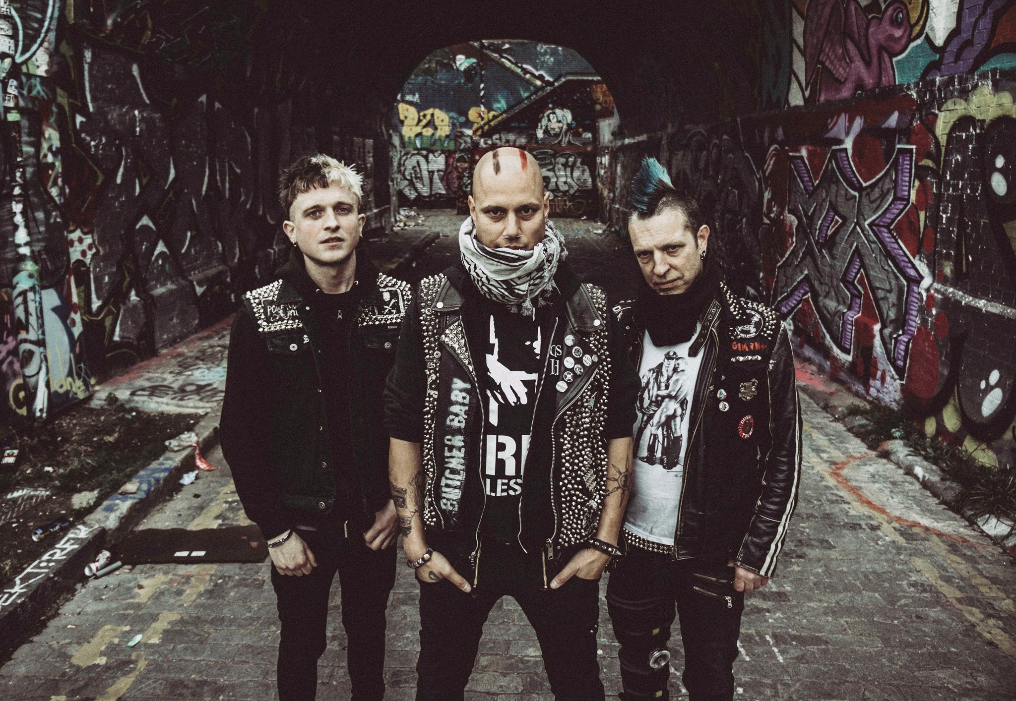 The Restarts + Disturbance @ V11 - Poppodium Baroeg Rotterdam